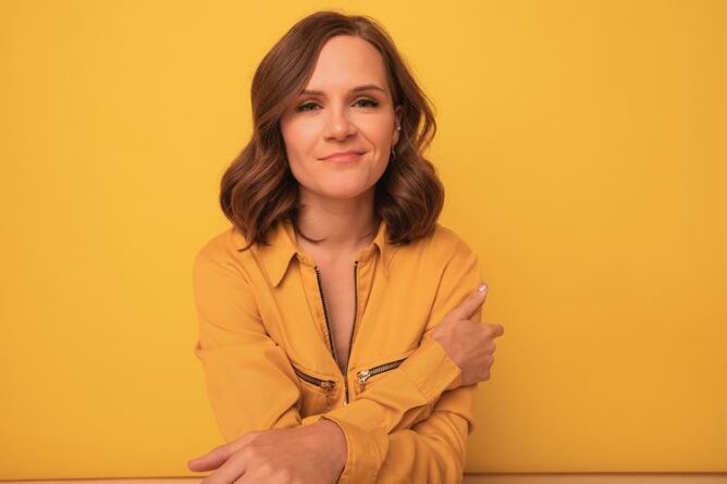 Mediebranschens allroundare Ronja Salmi har många järn i elden ...