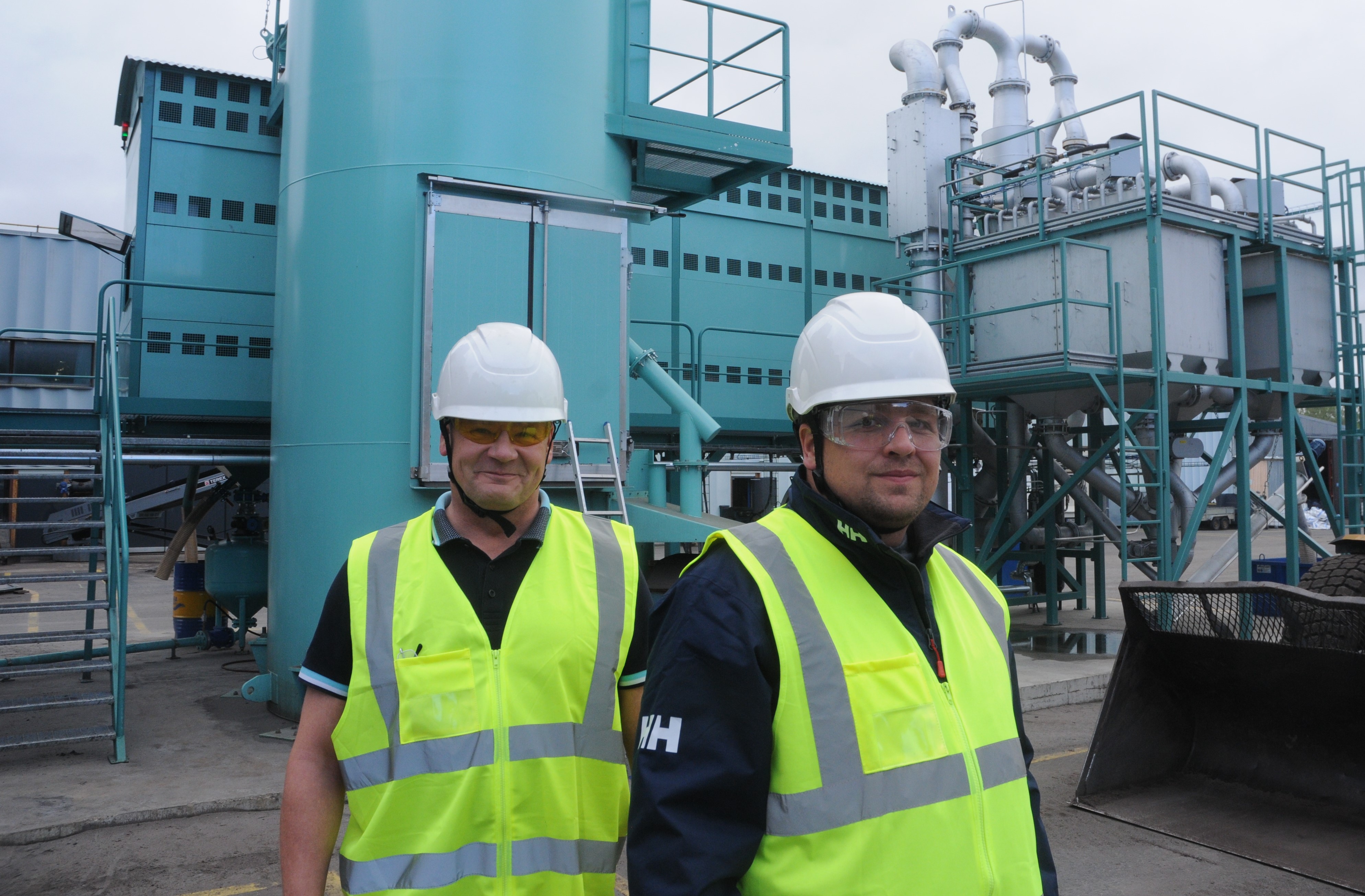 Nuutajärven vanhassa lasitehtaassa ratkotaan maailmaa uhkaavaa ...