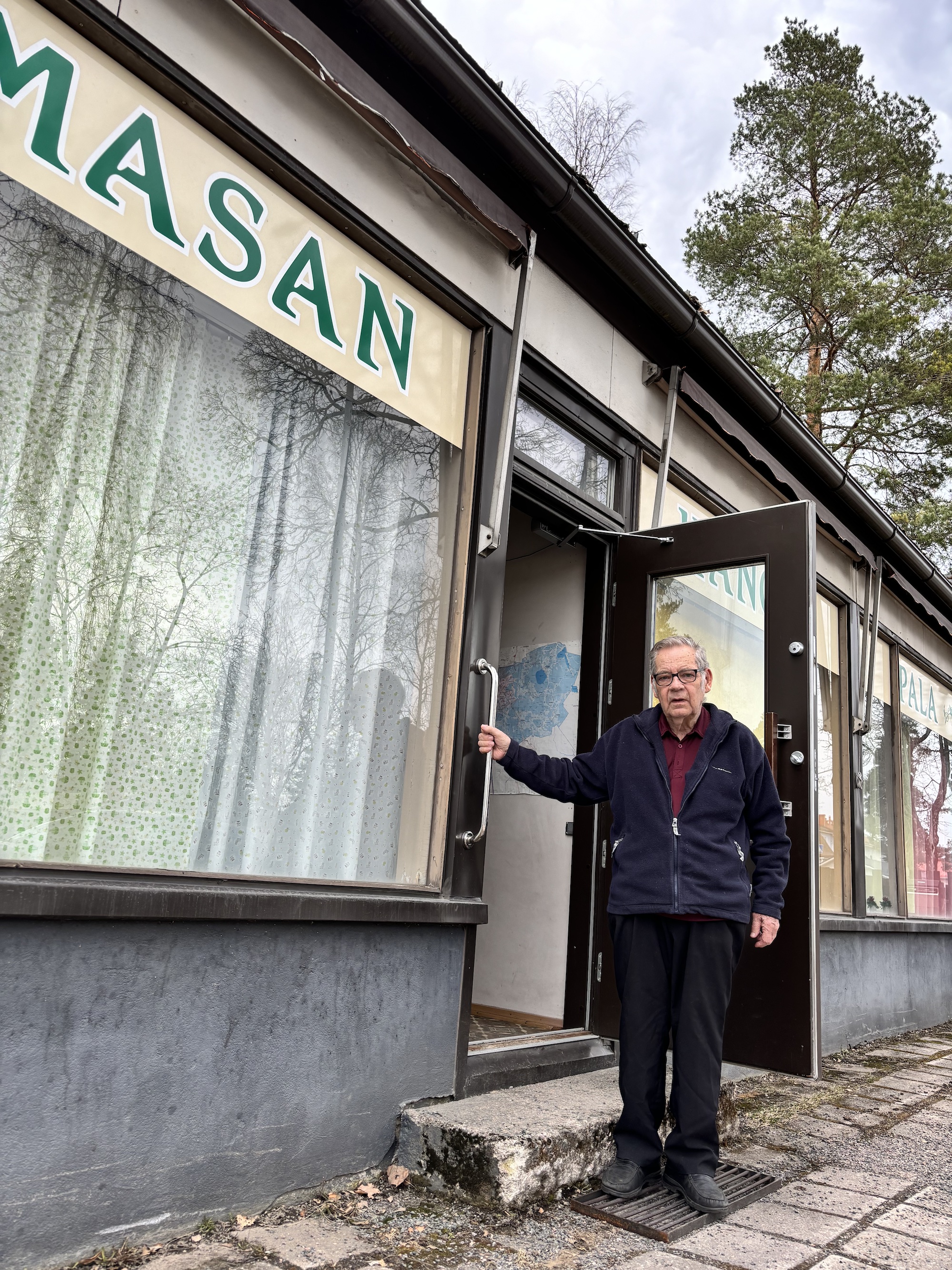Yrittäjä Matti Heino, 81, myy liikkeessään kankaita enää joillakin ...
