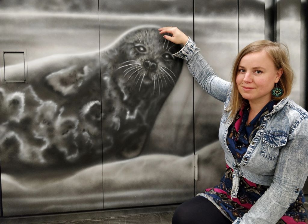 Salla Ikonen maalaa työkseen muraaleja – ”Ne antavat tilaa ...