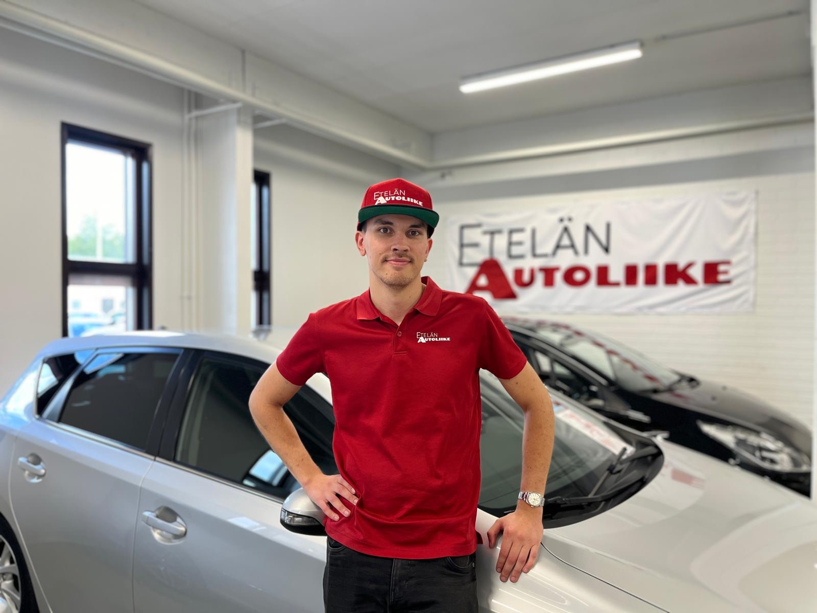 Autokauppias myöntää, että sähköautojen kanssa pitää olla tarkkana ...