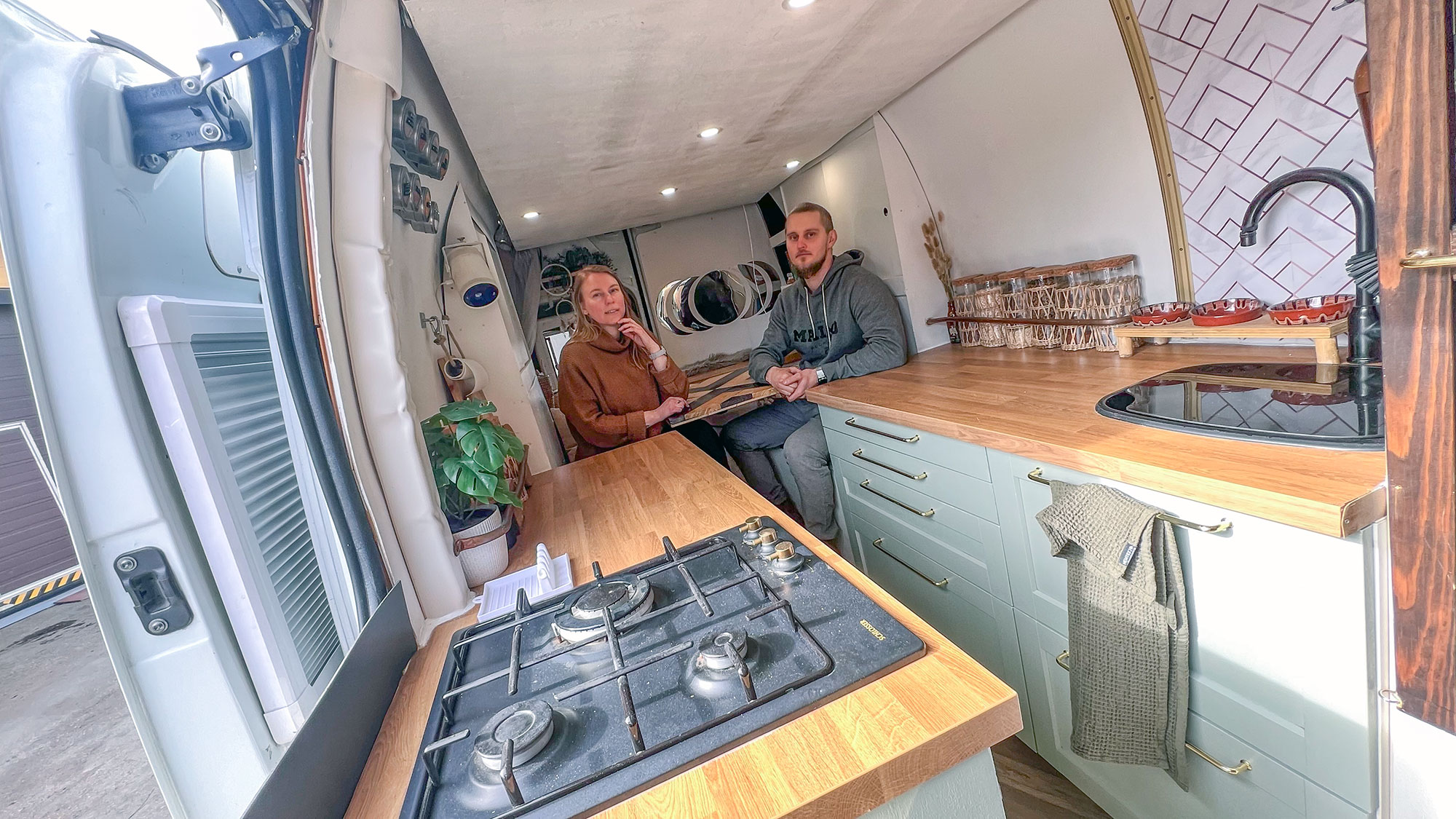 Kun unelmana on vapaus, Teppo Pihlainen kustomoi off grid ...