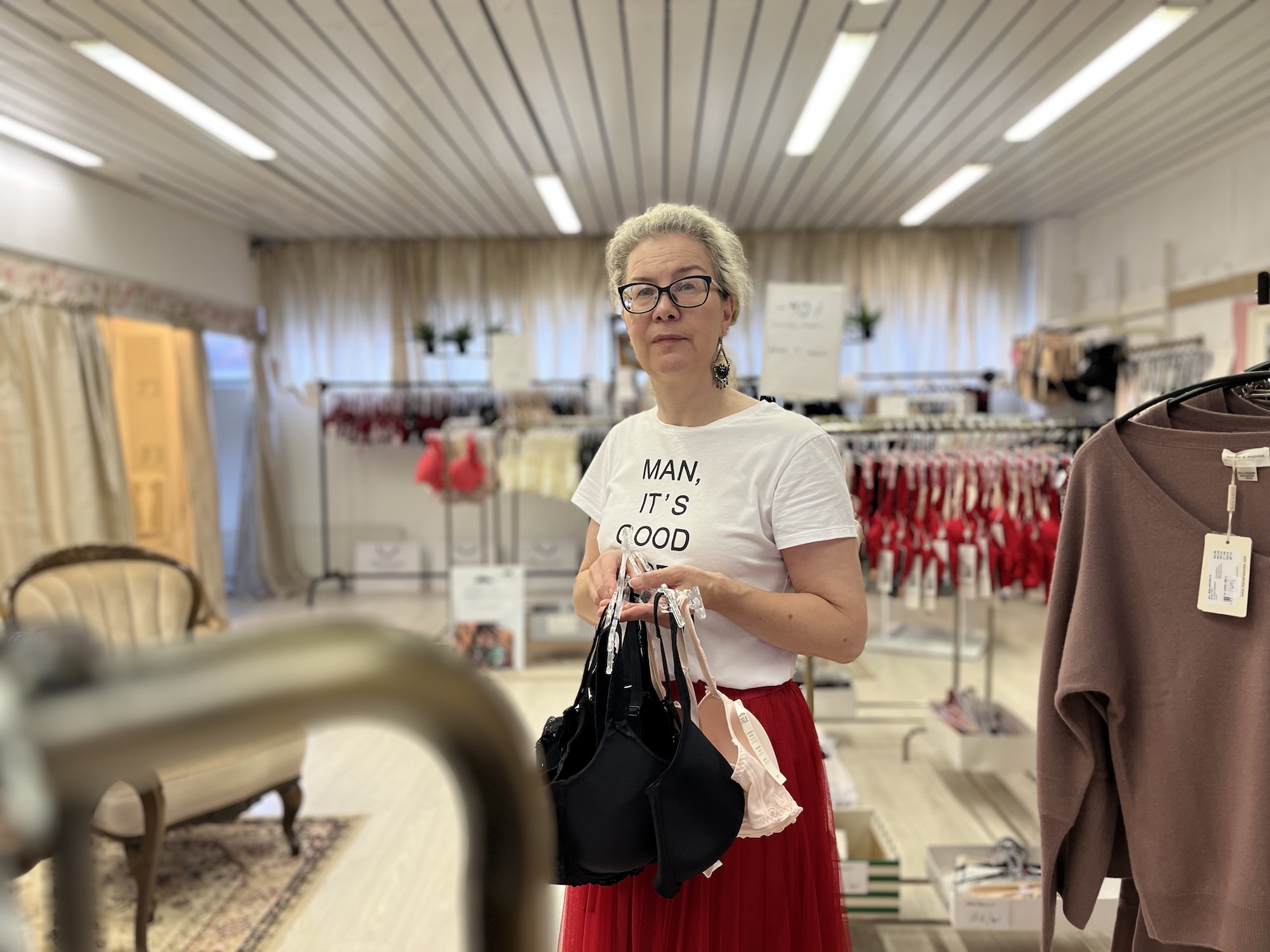 Riihimäkeläinen alusvaatekauppias sulkee haikeana kivijalkamyymälänsä ...