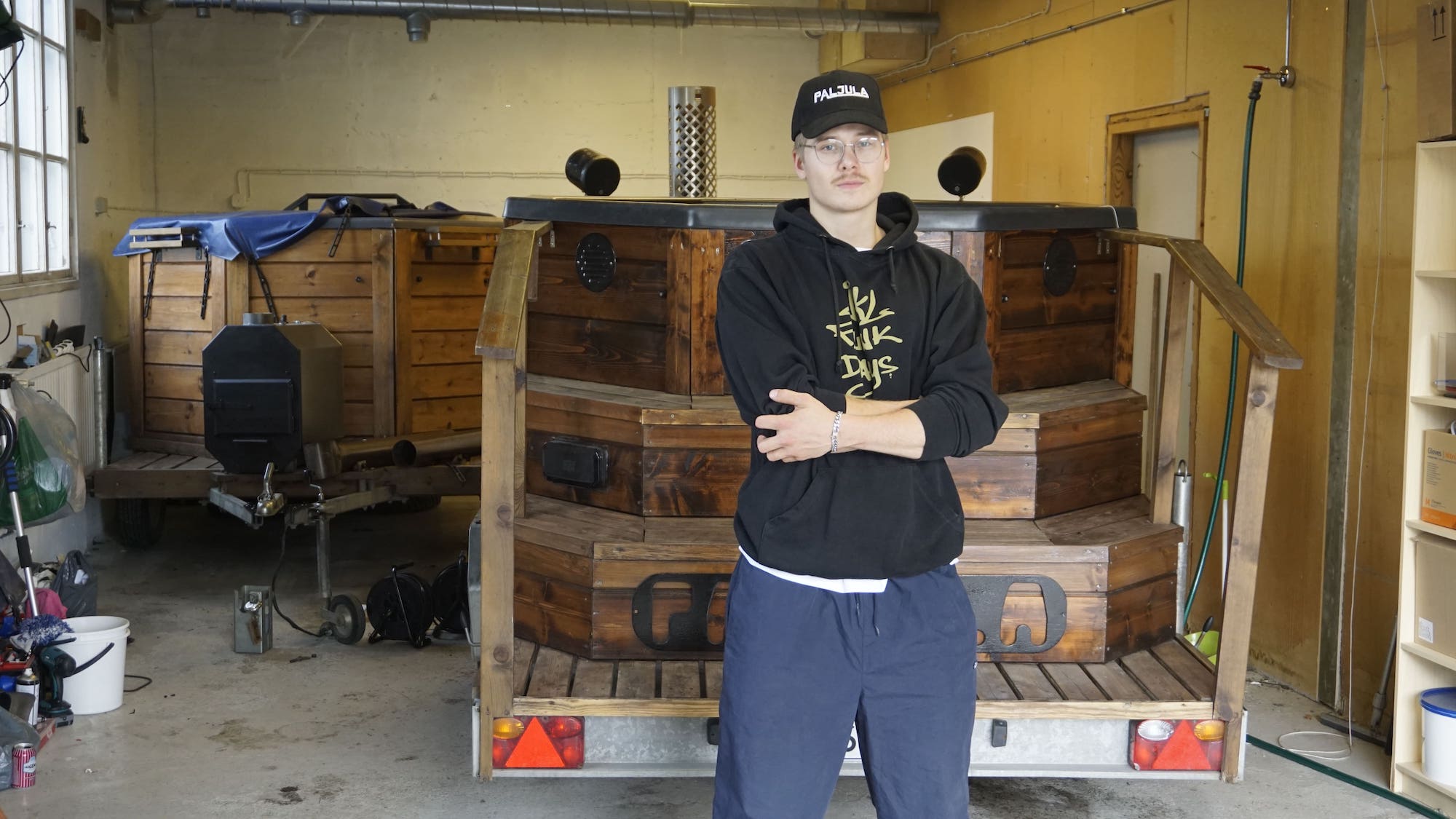 Kun kaverit ostivat opintolainalla tupakkaa ja olutta, Eeli Kontola ...