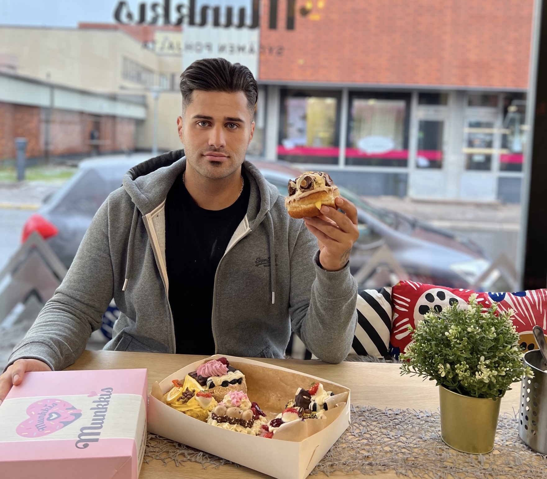 Loimaalaisen Munkkis-kahvilan suosio on herättänyt sijoittajat ...